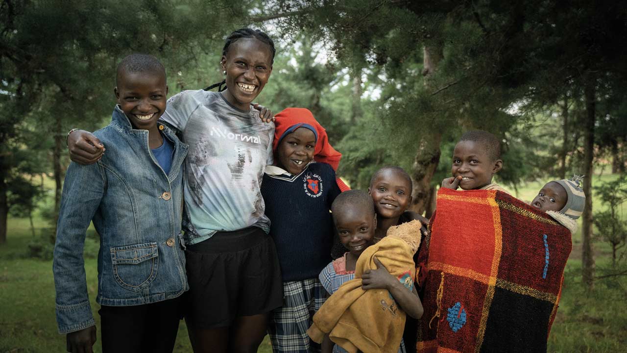Joyce Njeru y NNormal: la estrella del trail running ficha por la marca ...